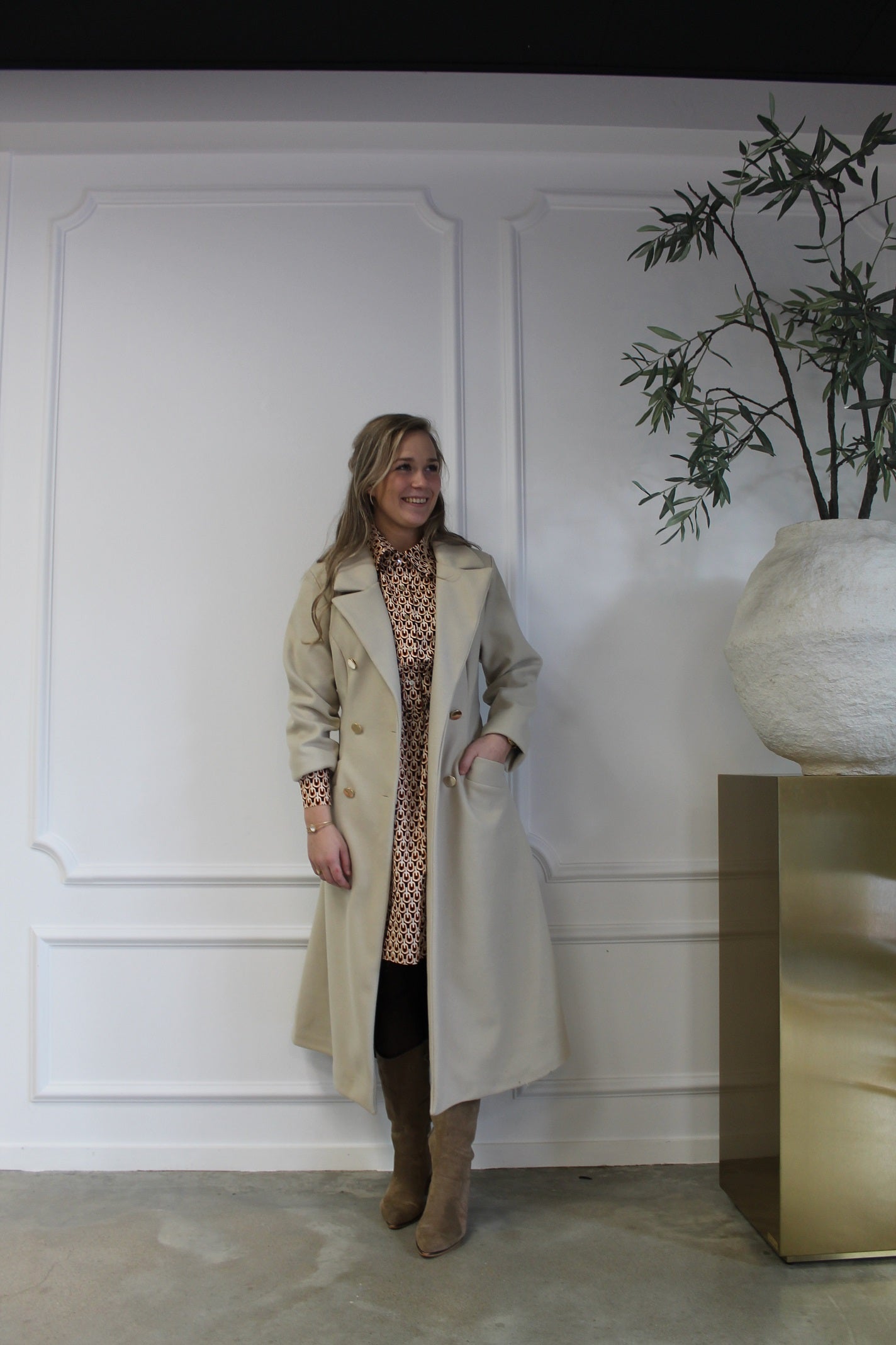 Mantel gold details 02505880979 Beige – Village Collection